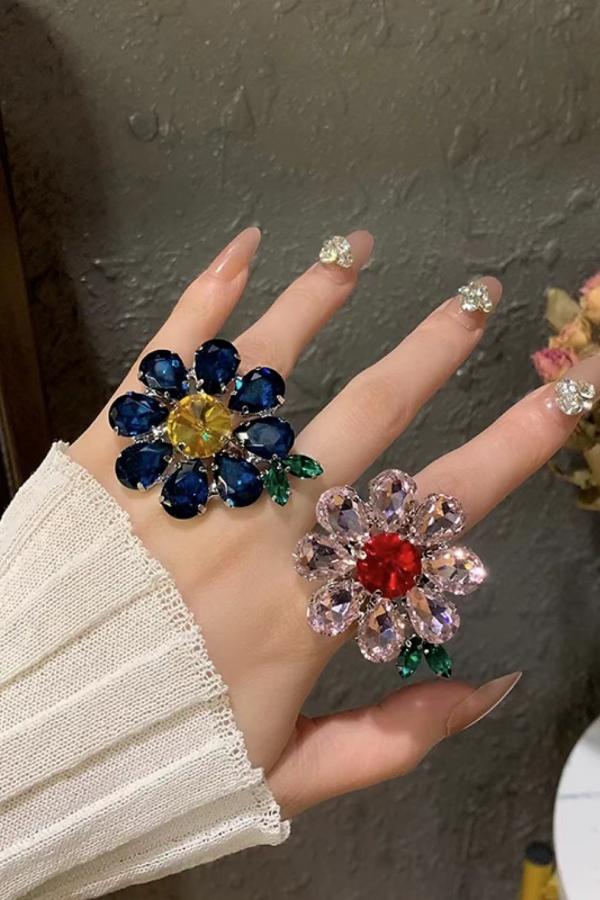 Flower Shape Rhinestone Ring - Daily New In - Raywigs